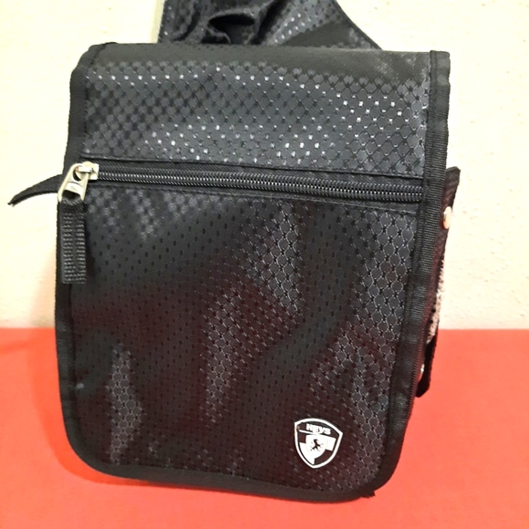 Heys | Bags | Heys Black Travelmate V3 Crossbody | Poshmark